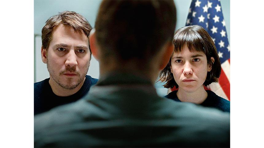 入国できないカップル。強制送還か？拘束か？渦巻く疑念、揺らぐ信頼。『入国審査』が描く緊迫の77分間 | SASARU movie